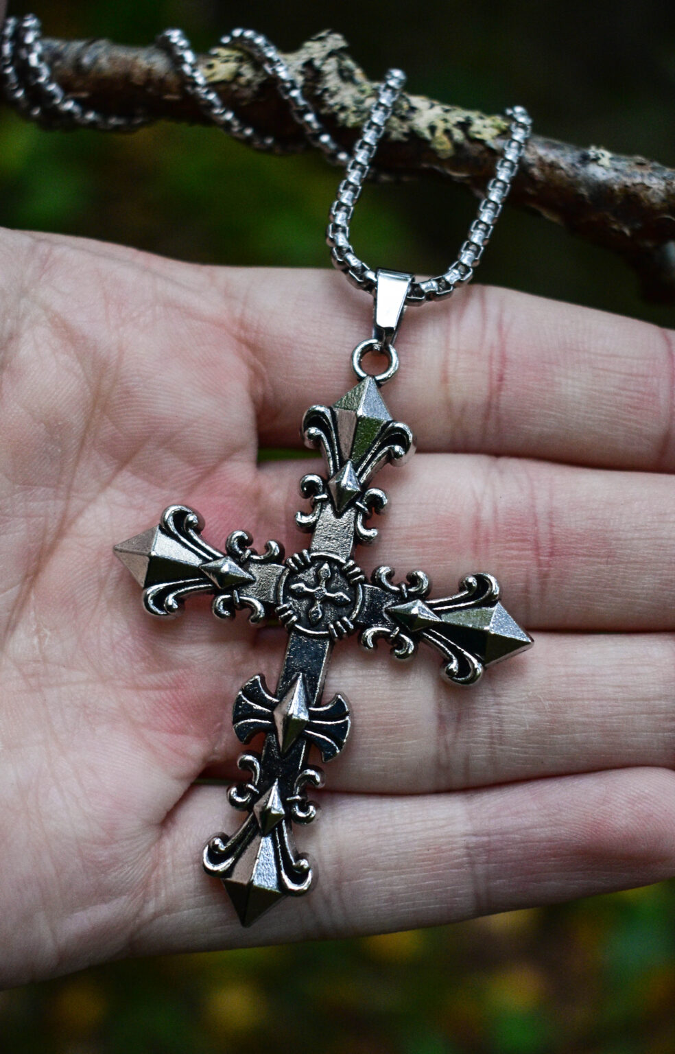 Suurem risti kujuline kaelakett - Rongabutiik