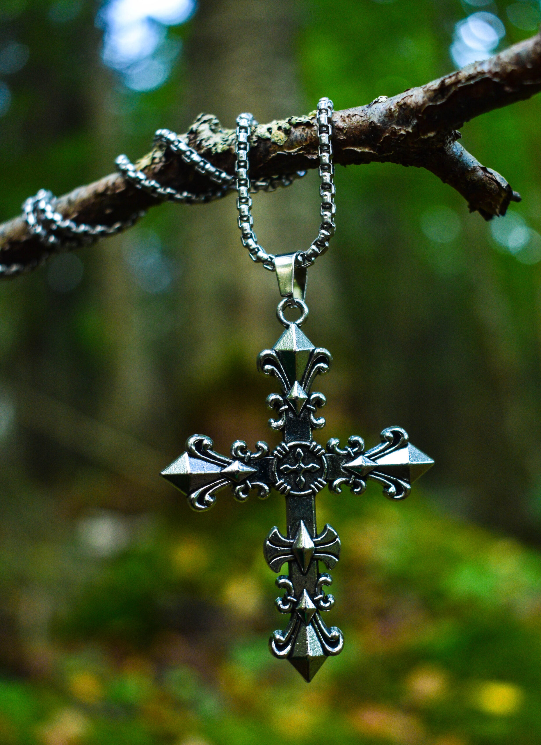 Suurem risti kujuline kaelakett - Rongabutiik