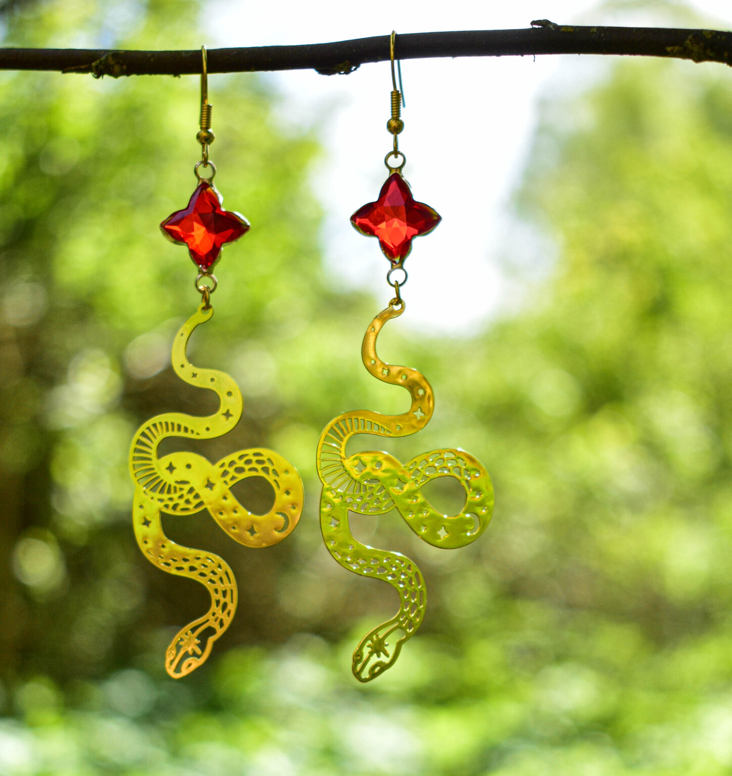 Punase Pärli Ja Maoga Kõrvarõngad - Rongabutiik