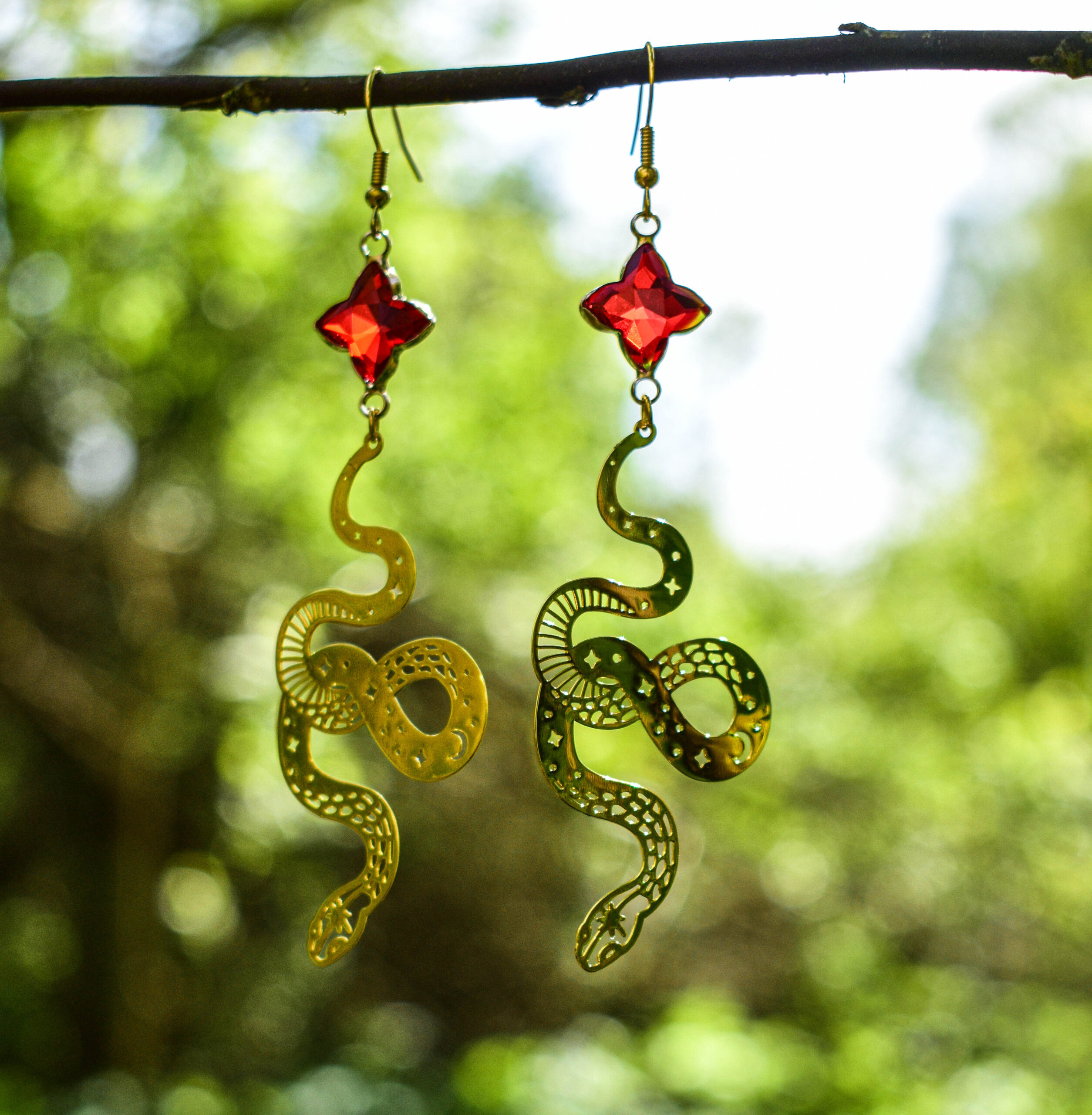 Punase Pärli Ja Maoga Kõrvarõngad - Rongabutiik